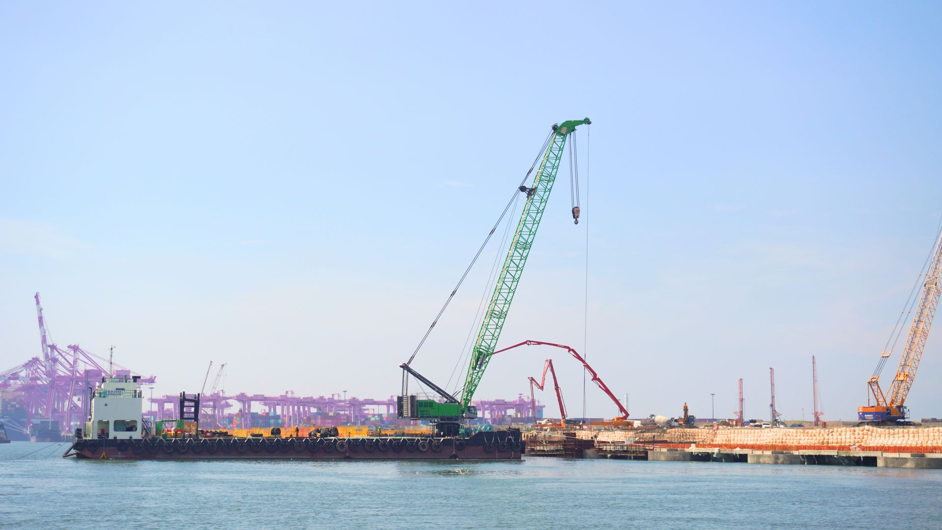 Offshore crane supports port construction at Incheon New Port
