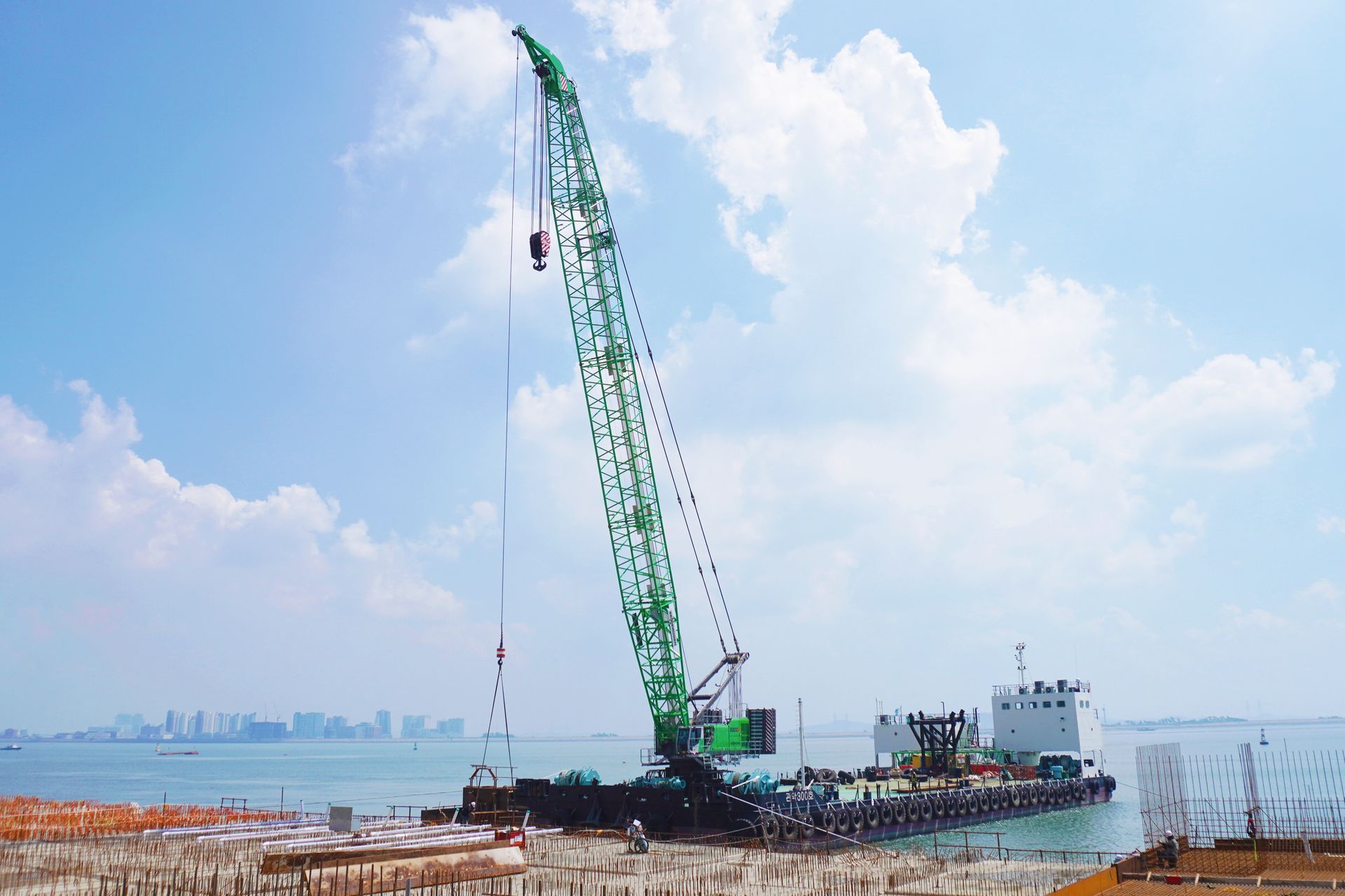 Offshore crane supports port construction at Incheon New Port