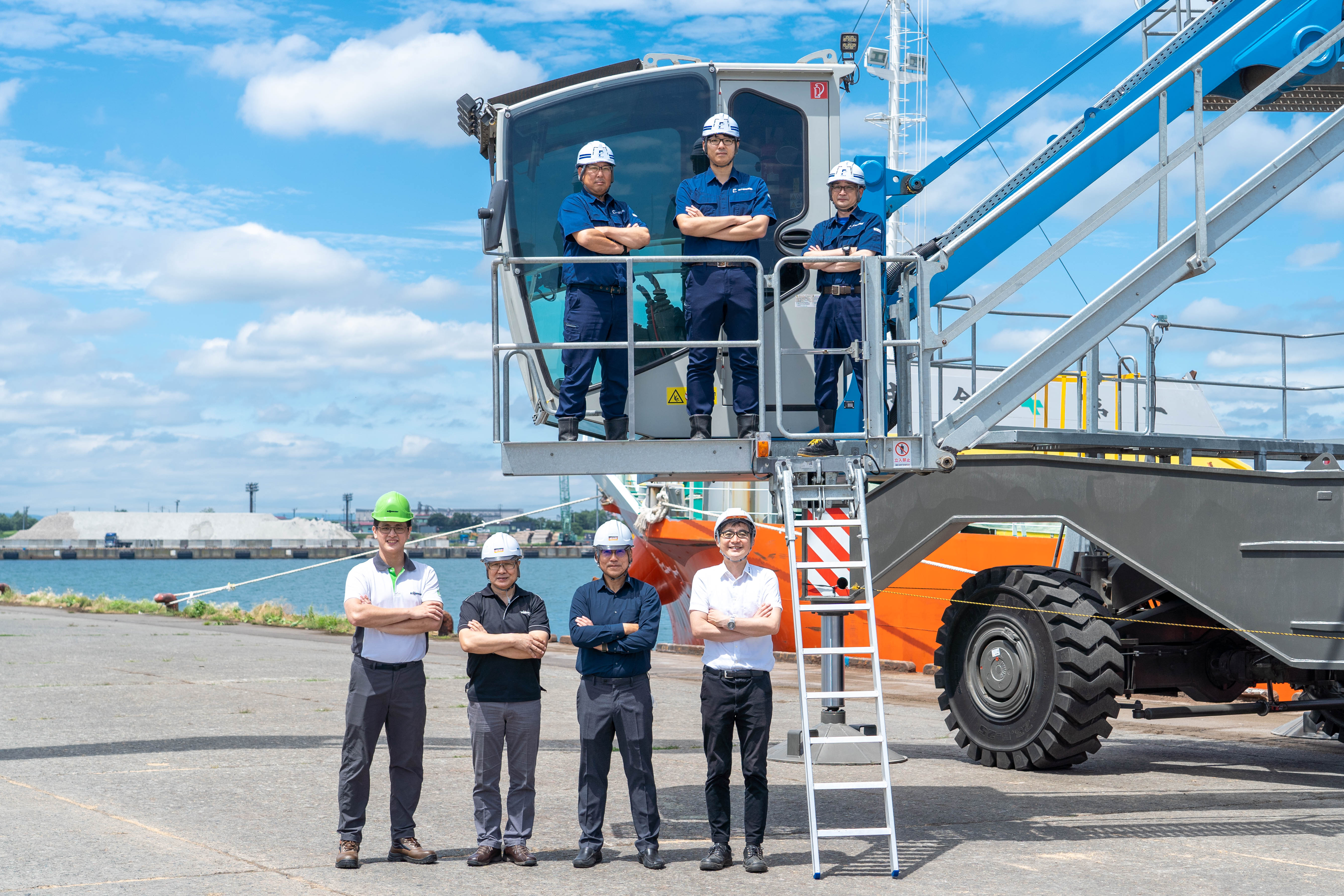 Environmentally friendly material handler replaces ship unloader in Japan